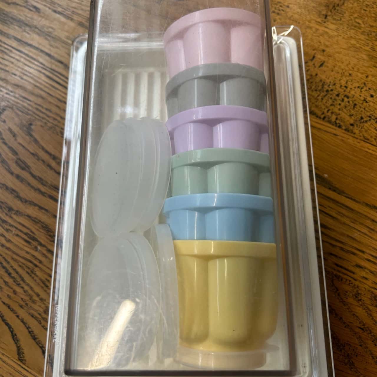 Jelly moulds/Tupperware (s)