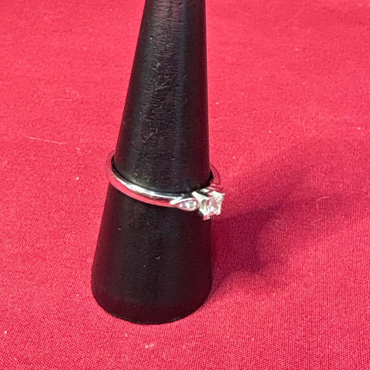 Women's Stamped 375 9ct Gold Princess Cut Diamond Ring (s)