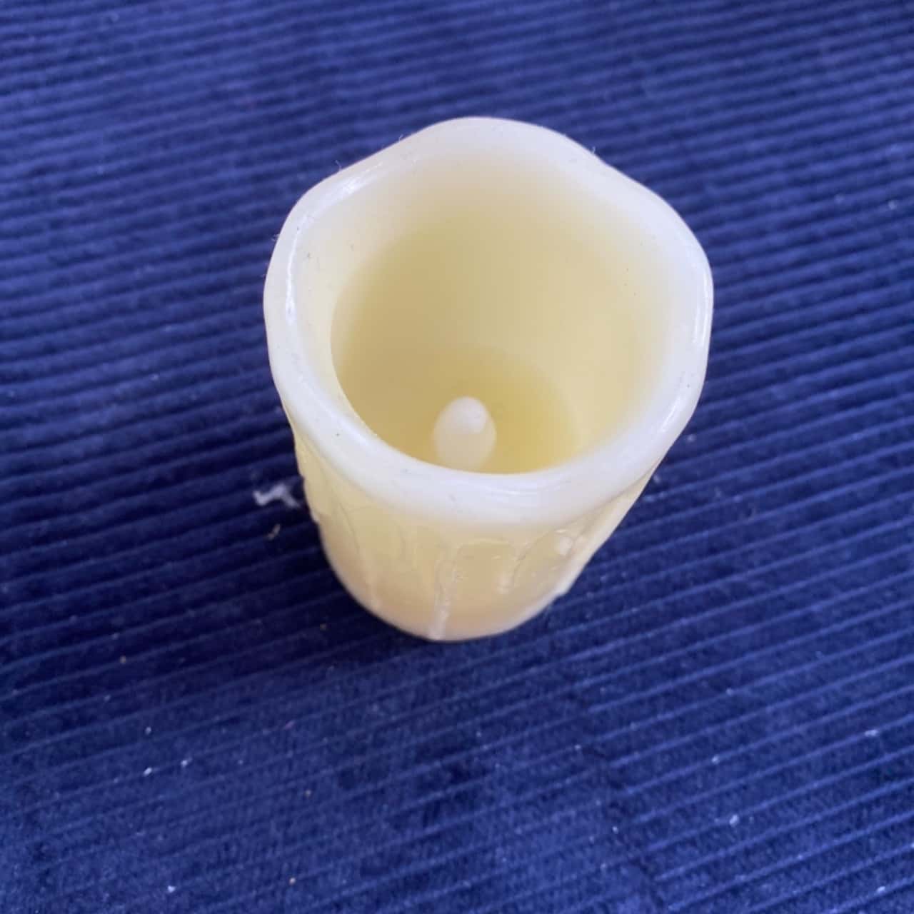 Medium cream candle light