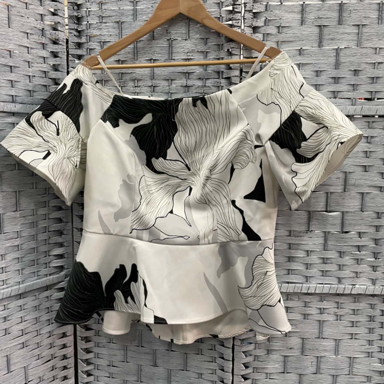 Coast Clothing Womens Size 18 Off Shoulder Black / White (s)