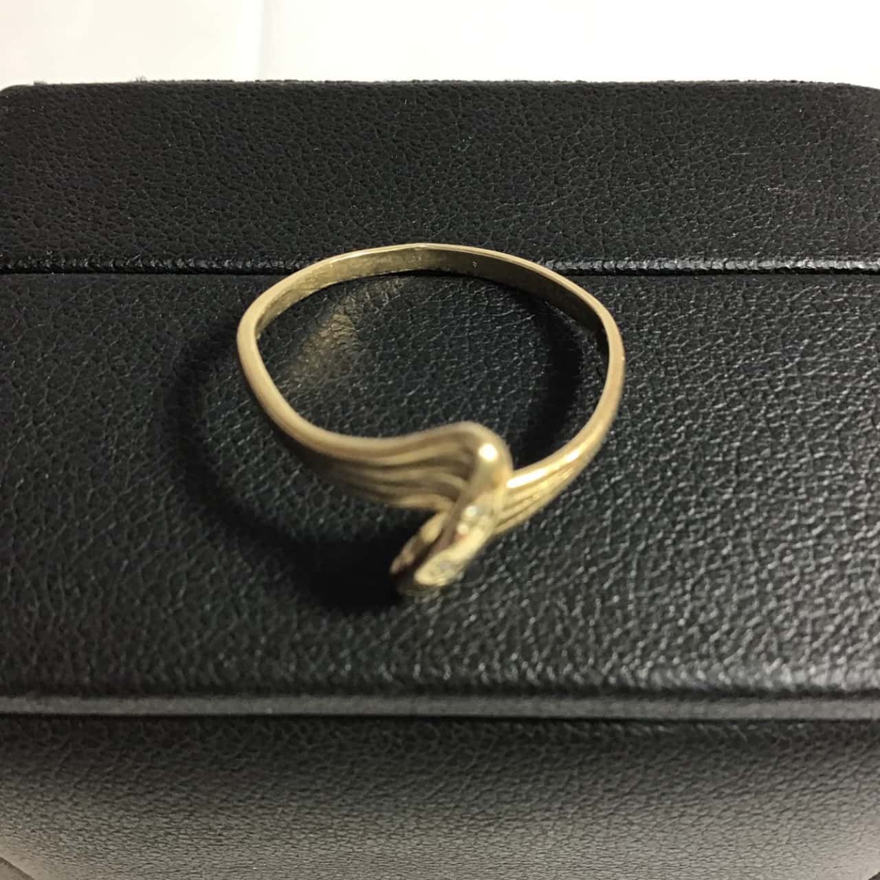 Womens 9ct Gold Ring with 3 diamonds(s)