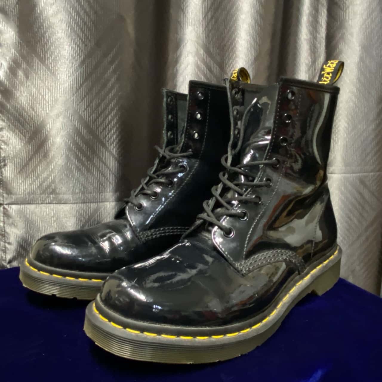 DR. MARTENS-Air Wair Black Patent Lamper Boots
