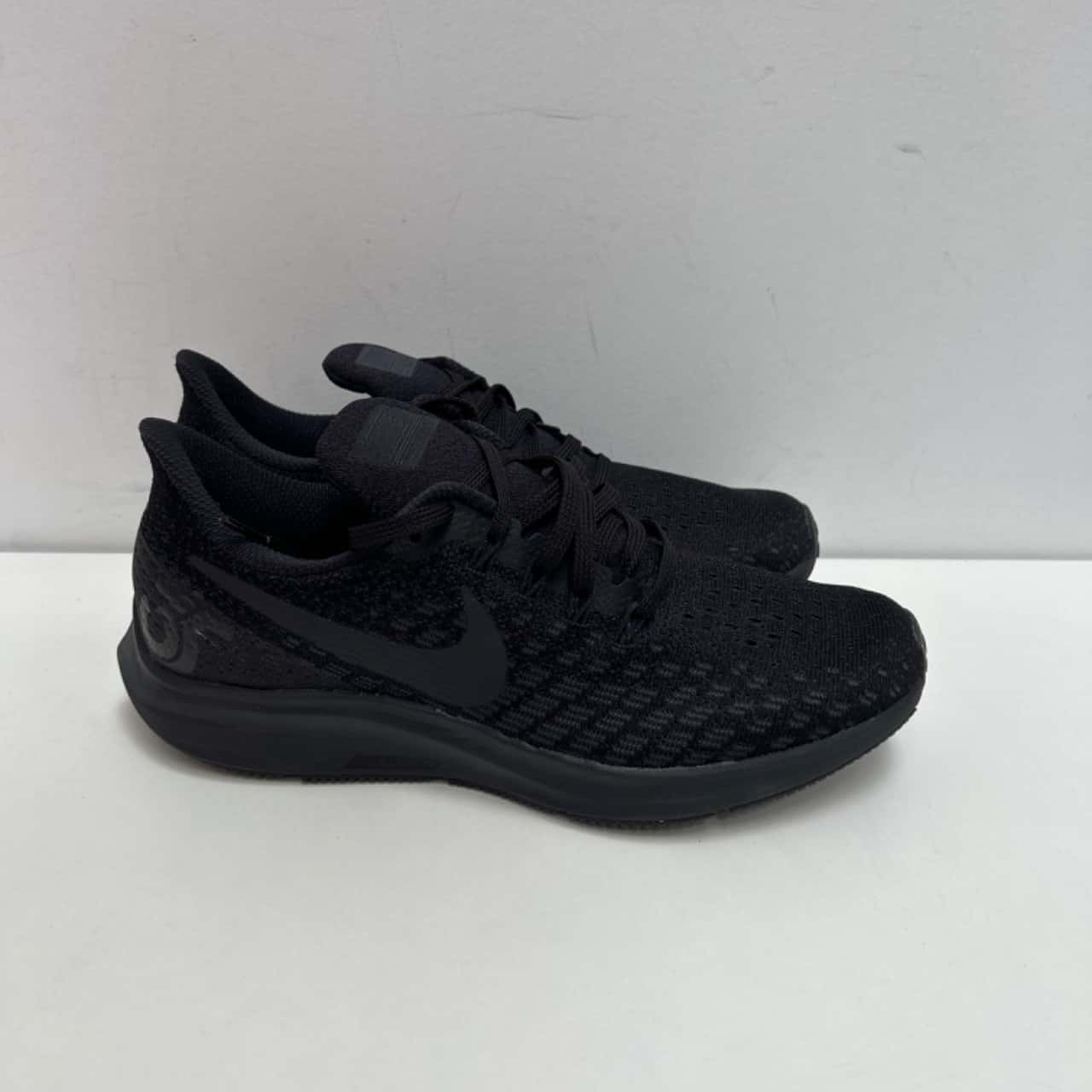 Nike runners Size 38 Black (s)