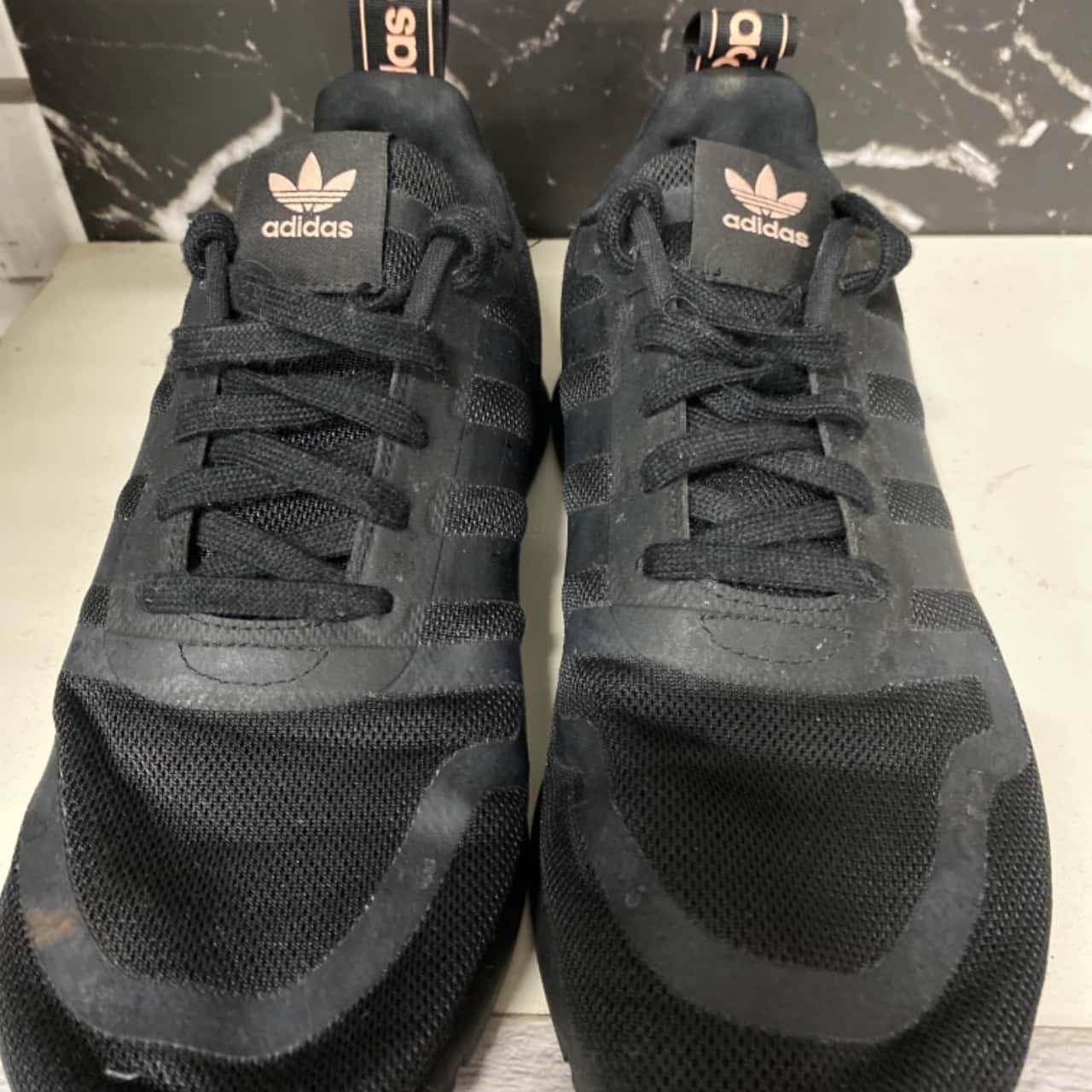 Adidas Size 9 US Black / Pink (s)