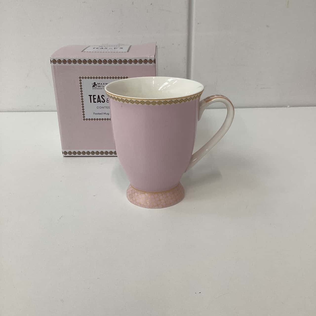 Maxwell & Williams rose footed mug 300ml(s)