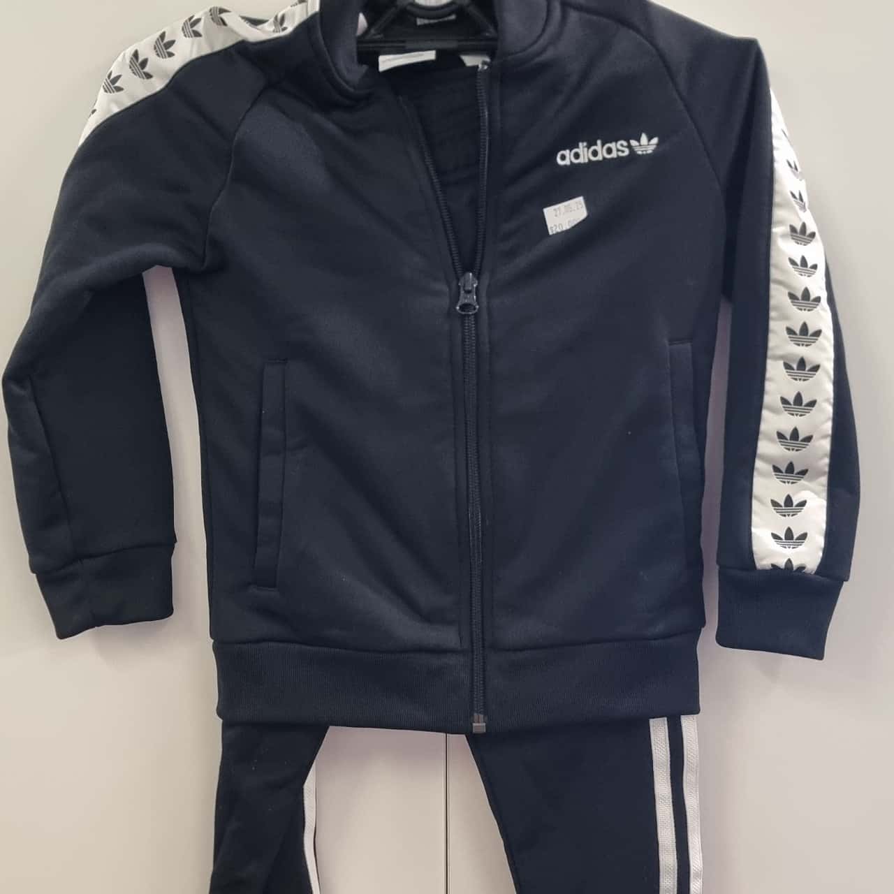 Adidas Kids Size 5 Black / White