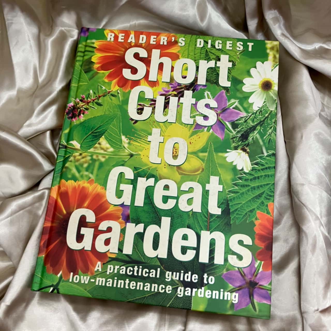 Reader’s Digest Short cuts to great Gardens (s)