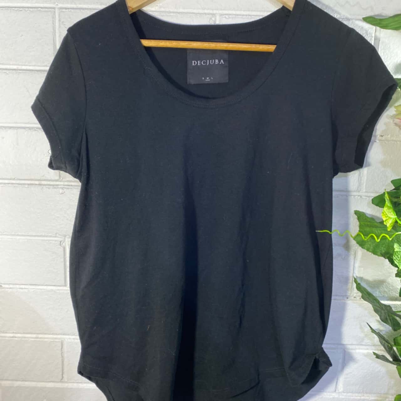 Decjuba Womens Size M T-shirt Black (s)