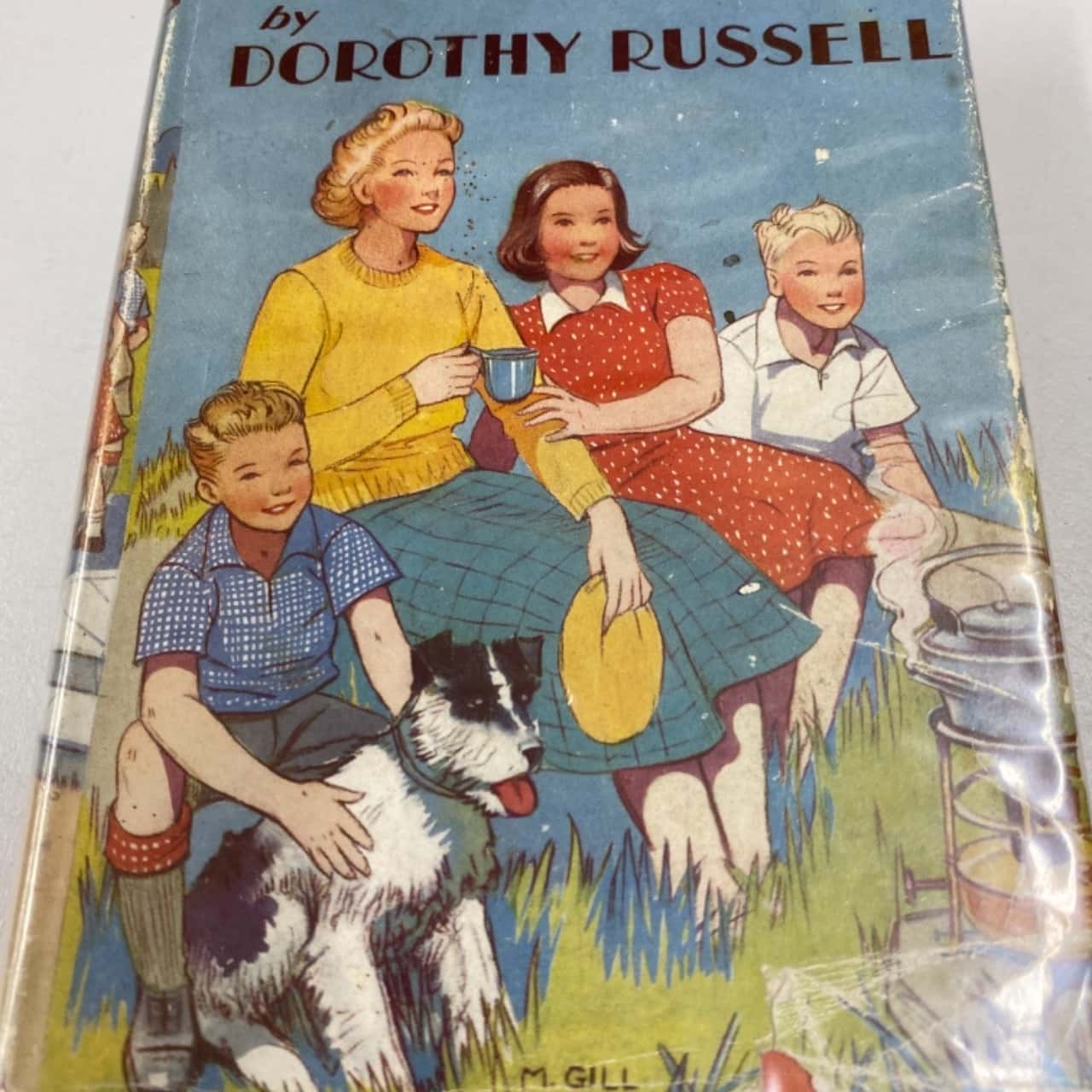 Dorothy Russell - Simon Disappears hardcover book