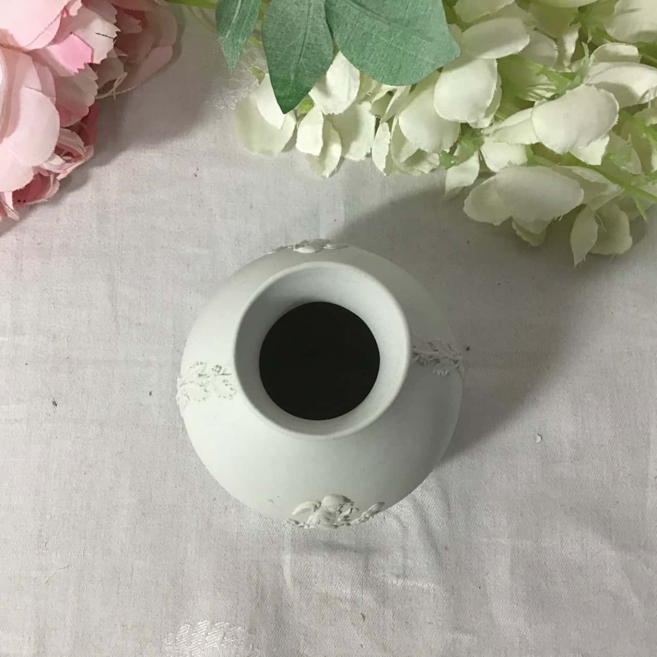 Wedgwood Jasperware Cream Decorative Pattern Small Round Vase