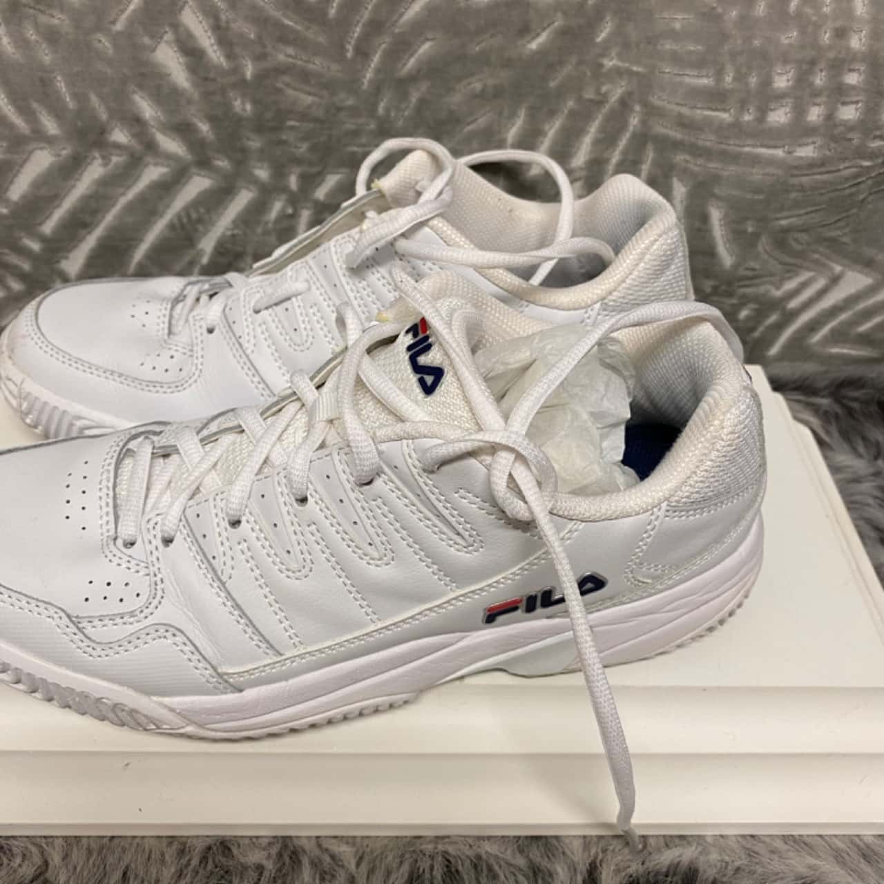 /REDUCED/ Fila Womens Size 7.5 White with label(s)