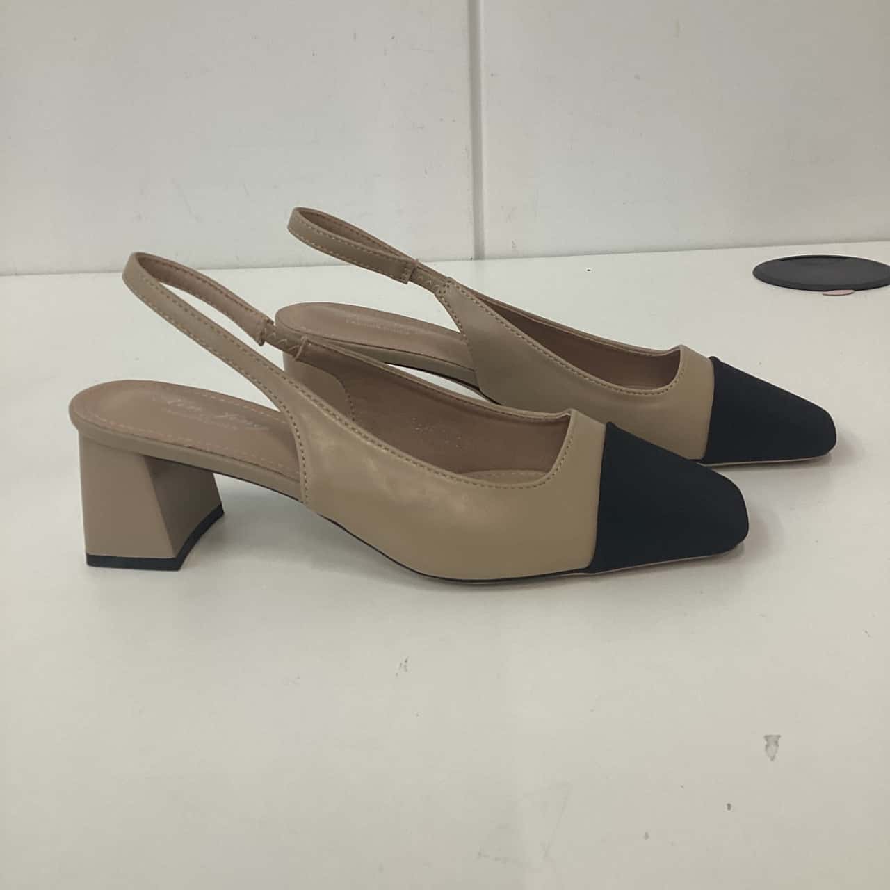 Women’s Kin Jing fashion shoes beige and black(s)