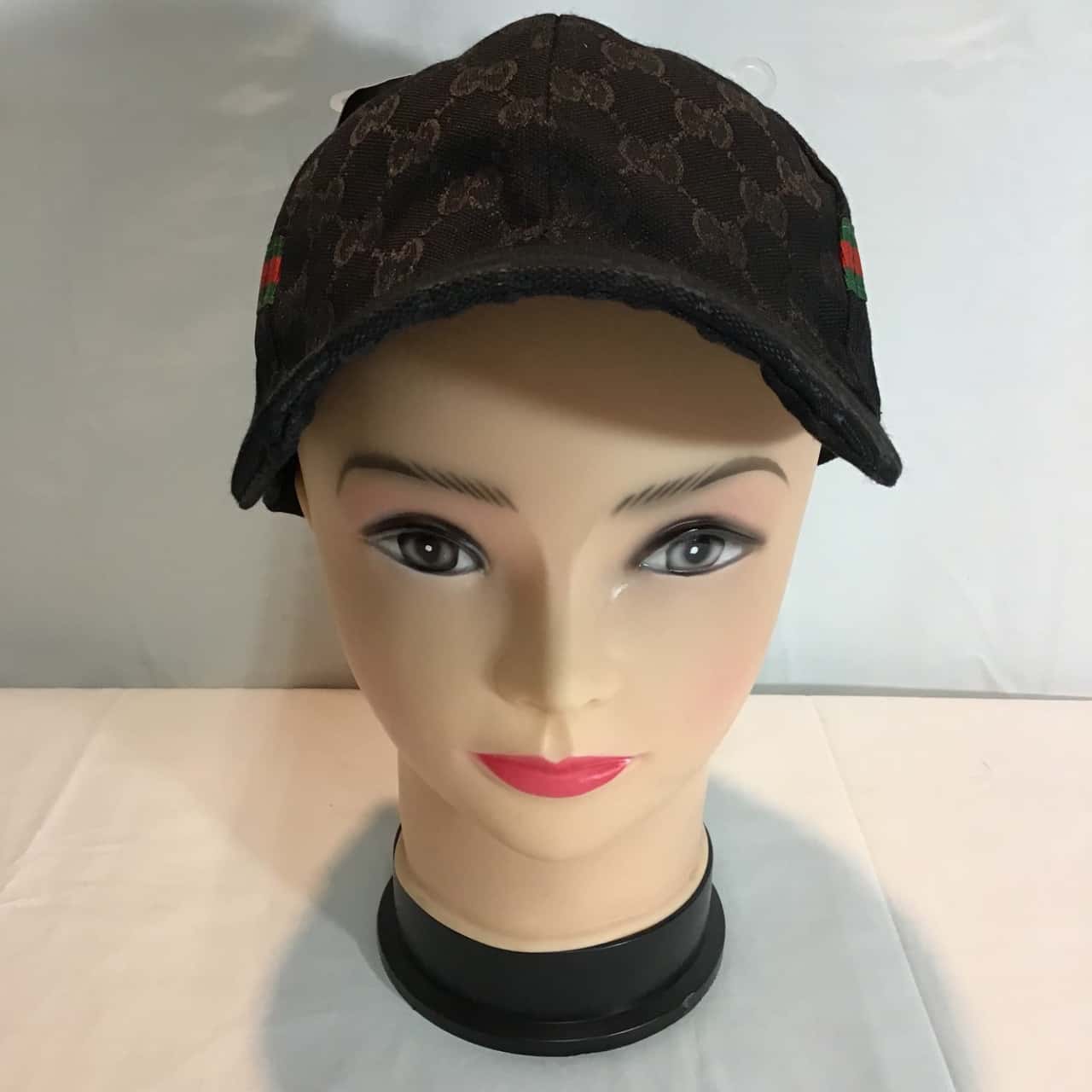 Mens Black / Green / Red cap(s)
