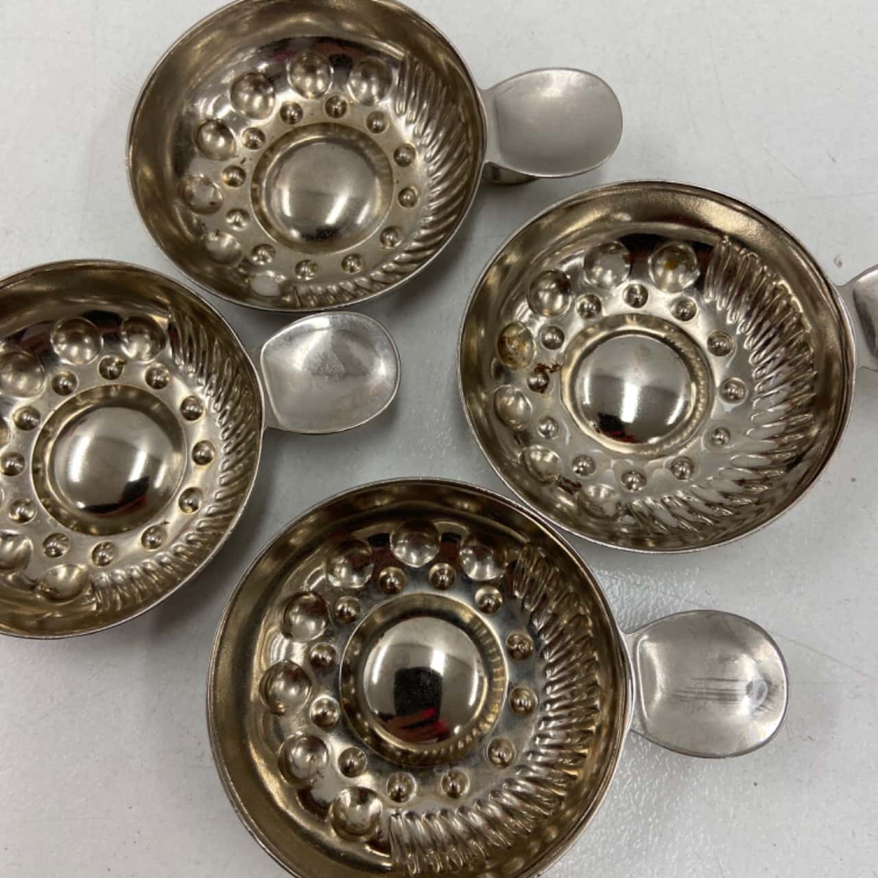 Vintage wine taster cups ( 4 small cups ) (s)