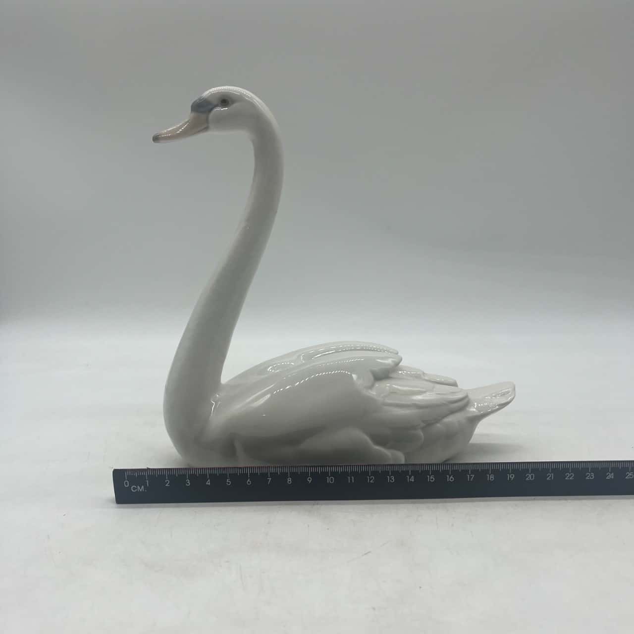 Lladro Graceful Swan Figure