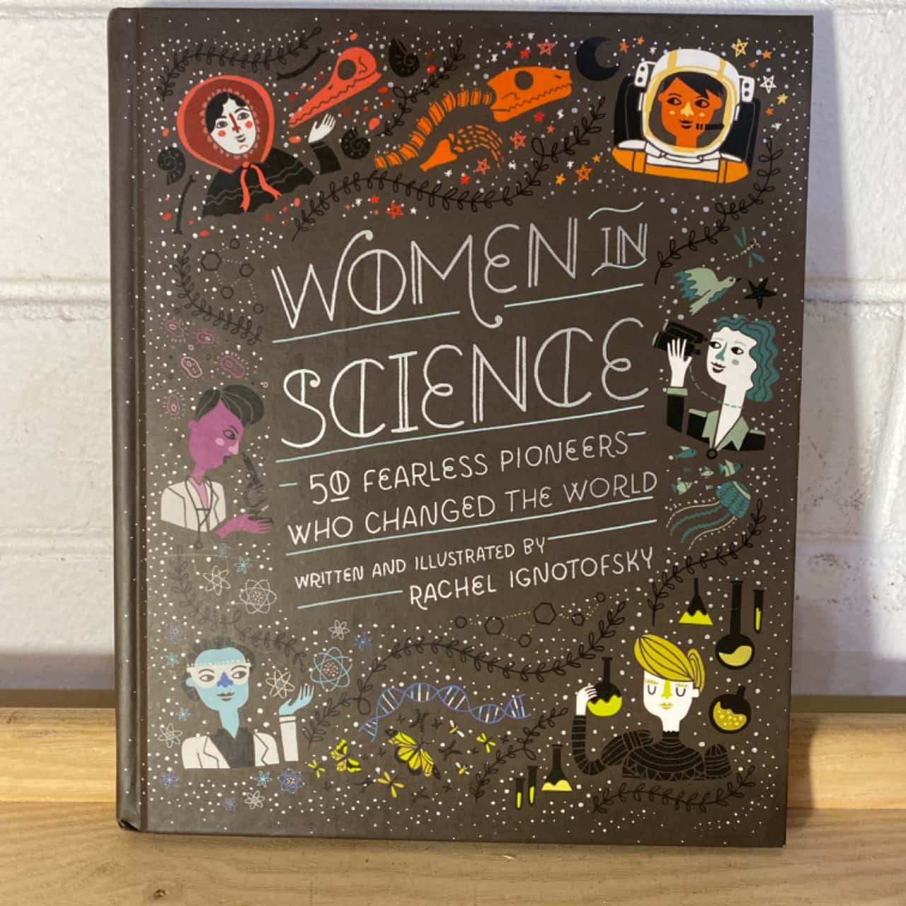 Potter “Women in Science” 500 Piece Puzzle & Book by Rachel Ignotofsky (s)