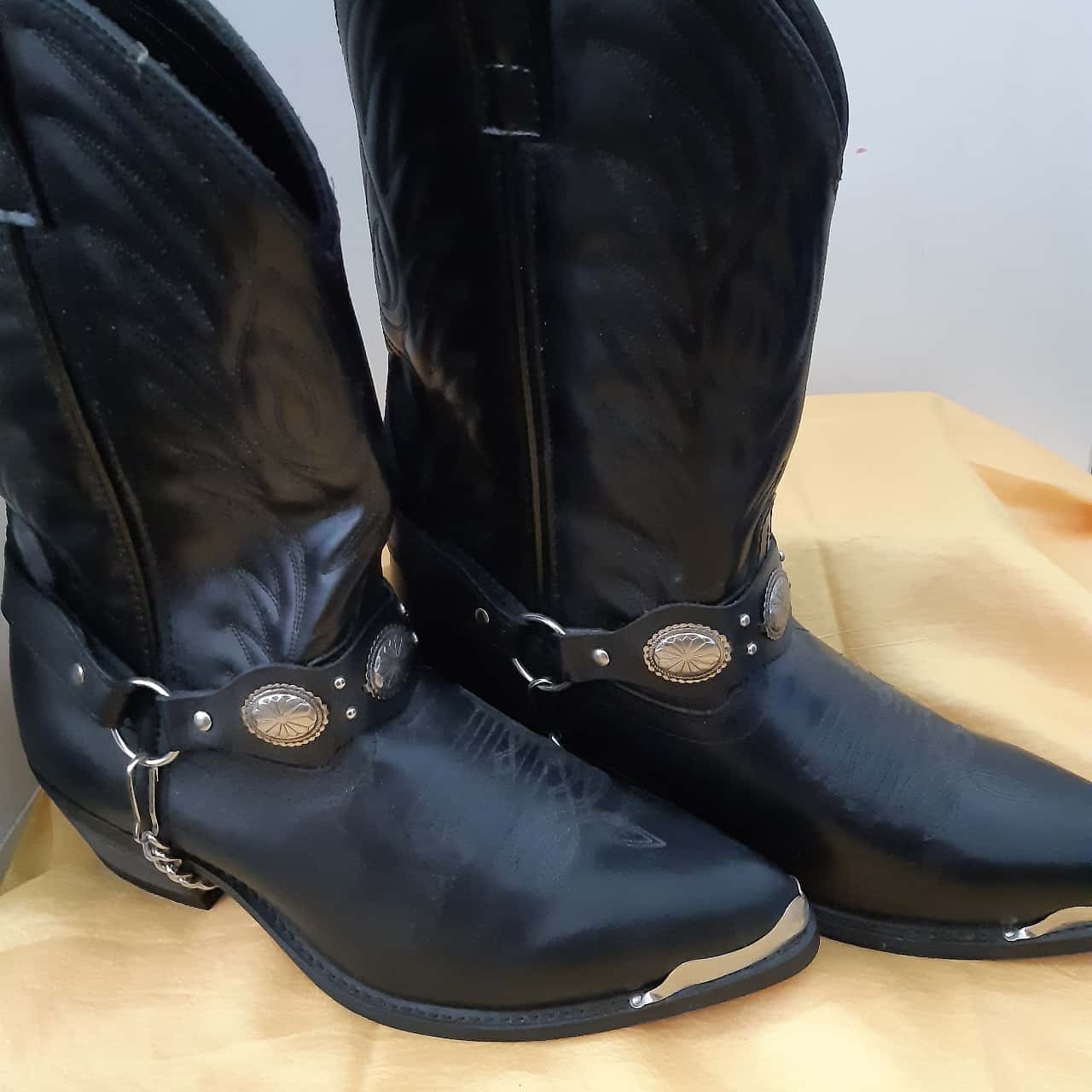 Mens Size 9.5 Black Laredo Boots(s)