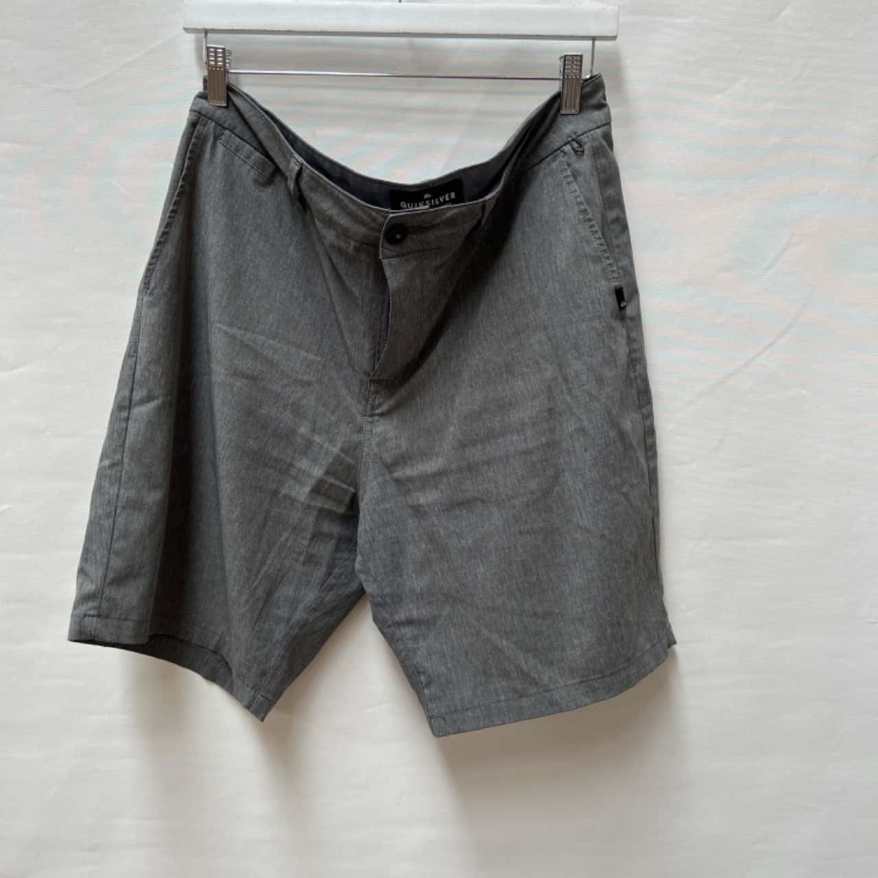 Quicksilver Mens Size 34 Grey shorts (s)