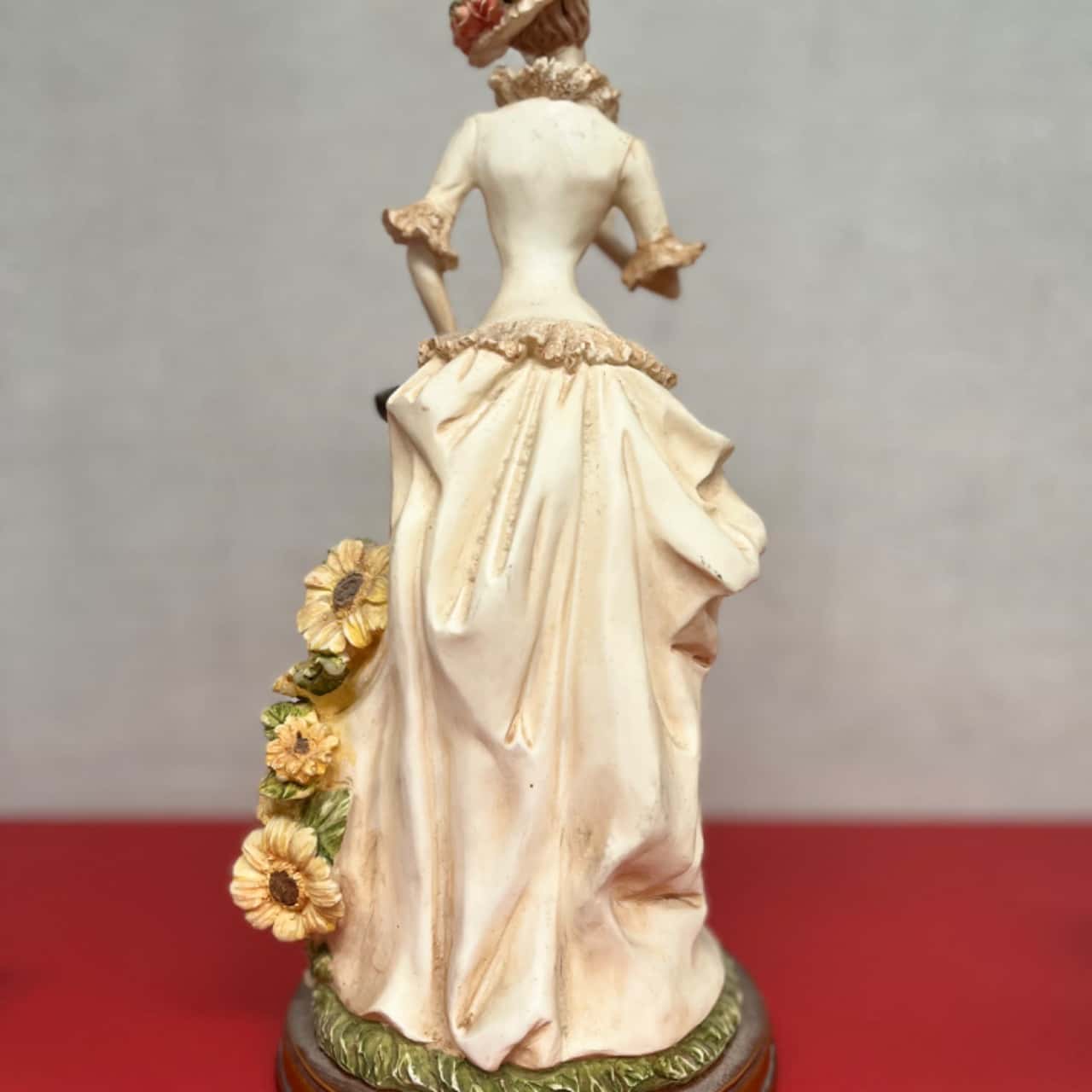 Beautiful Lady Figurine(s)