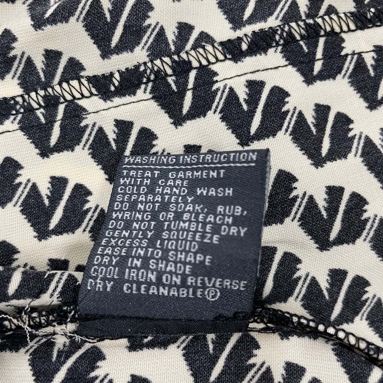 Jump Womens Size 12 Button Up Top Beige / Black / Pattern