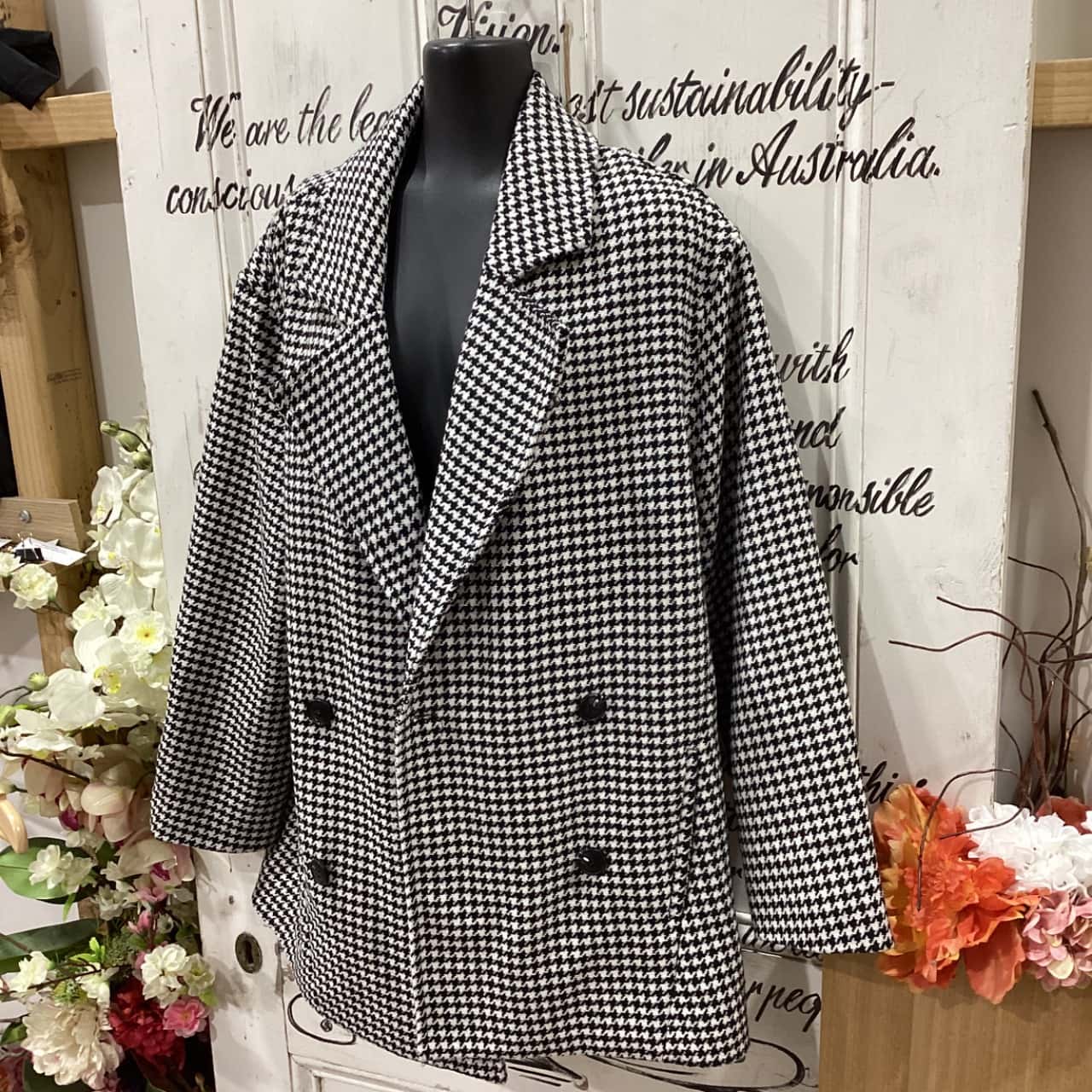 SALE ITEM! Decjuba Brand! STUNNING HOUNDSTOOTH BLACK AND WHITE 20% WOOL ...