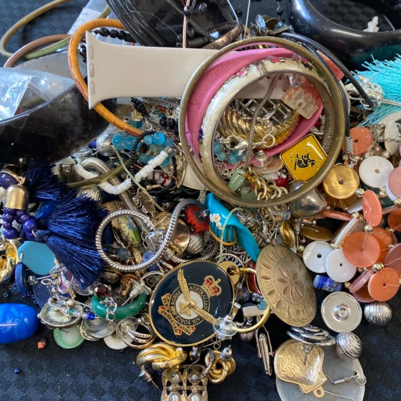 1 Kg Bag of Assorted Broken Jewelry.(s)