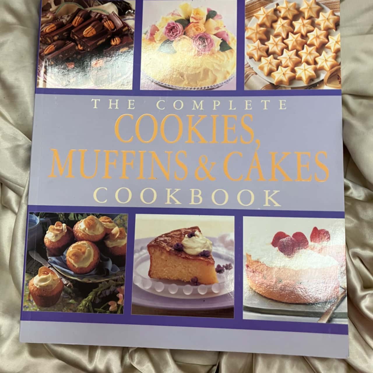 The complete Cookies,Muffins & cakes Cookbook(s)