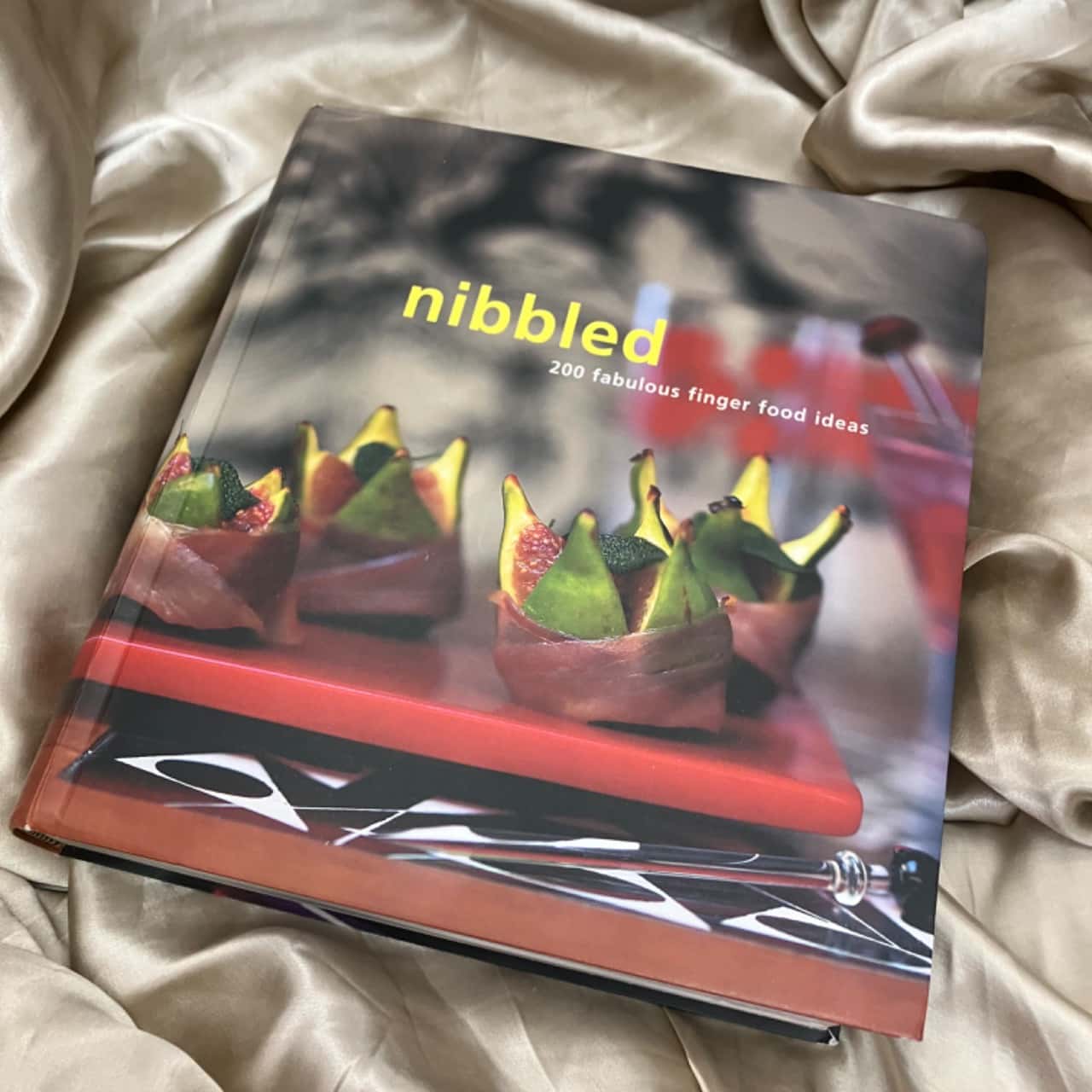 Nibbled 200 fabulous finger food ideas(s)