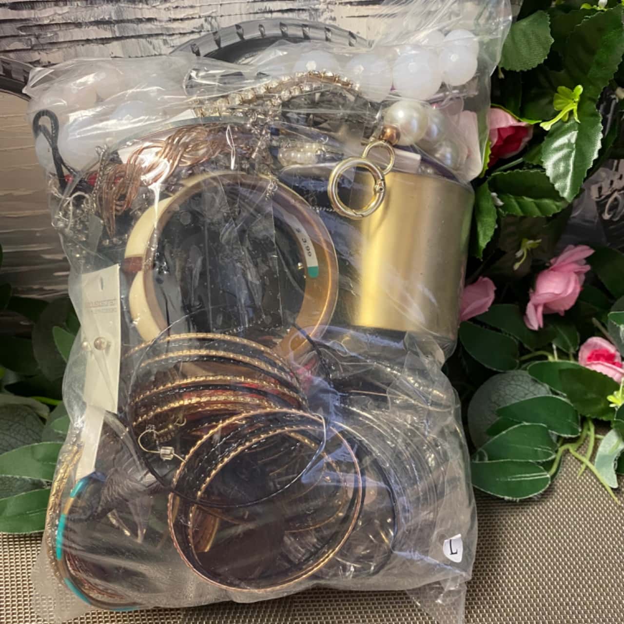 Womens Asstd Mixed bag of bangles/Necklaces (Bag 16)(s)