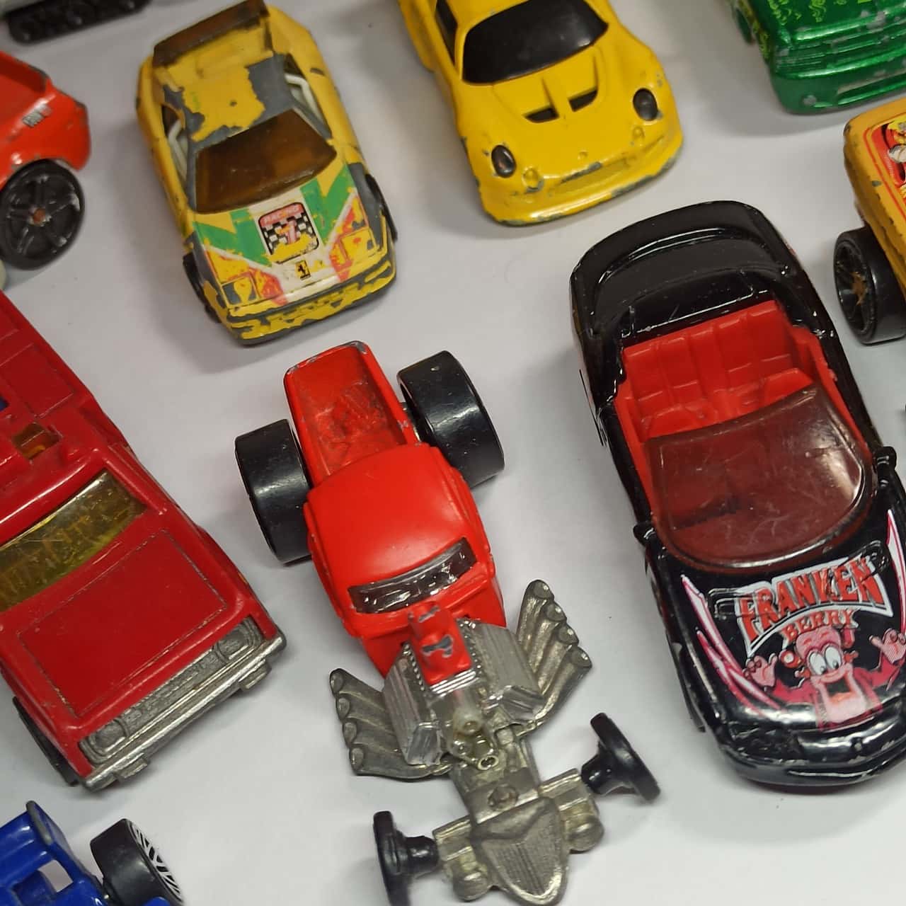 30+ Die cast cars bundle assorted hotwheel/matchbox various ages & Sizes(s)