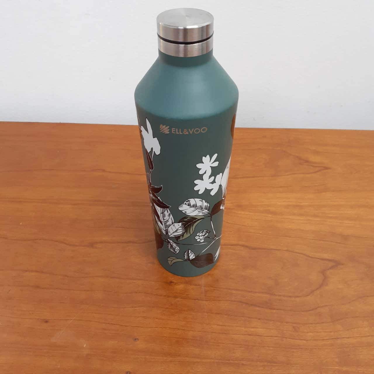 Ell & Voo Water Bottle rrp$30(s)