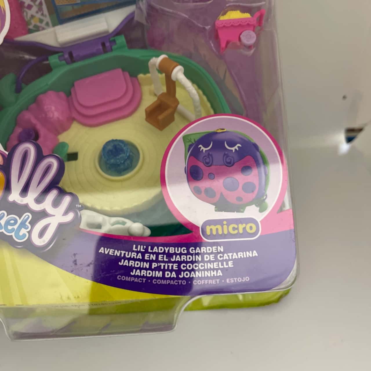 olly Pocket Pocket World Lil’ Ladybug Garden Compact with Fun Reveals (b13)
