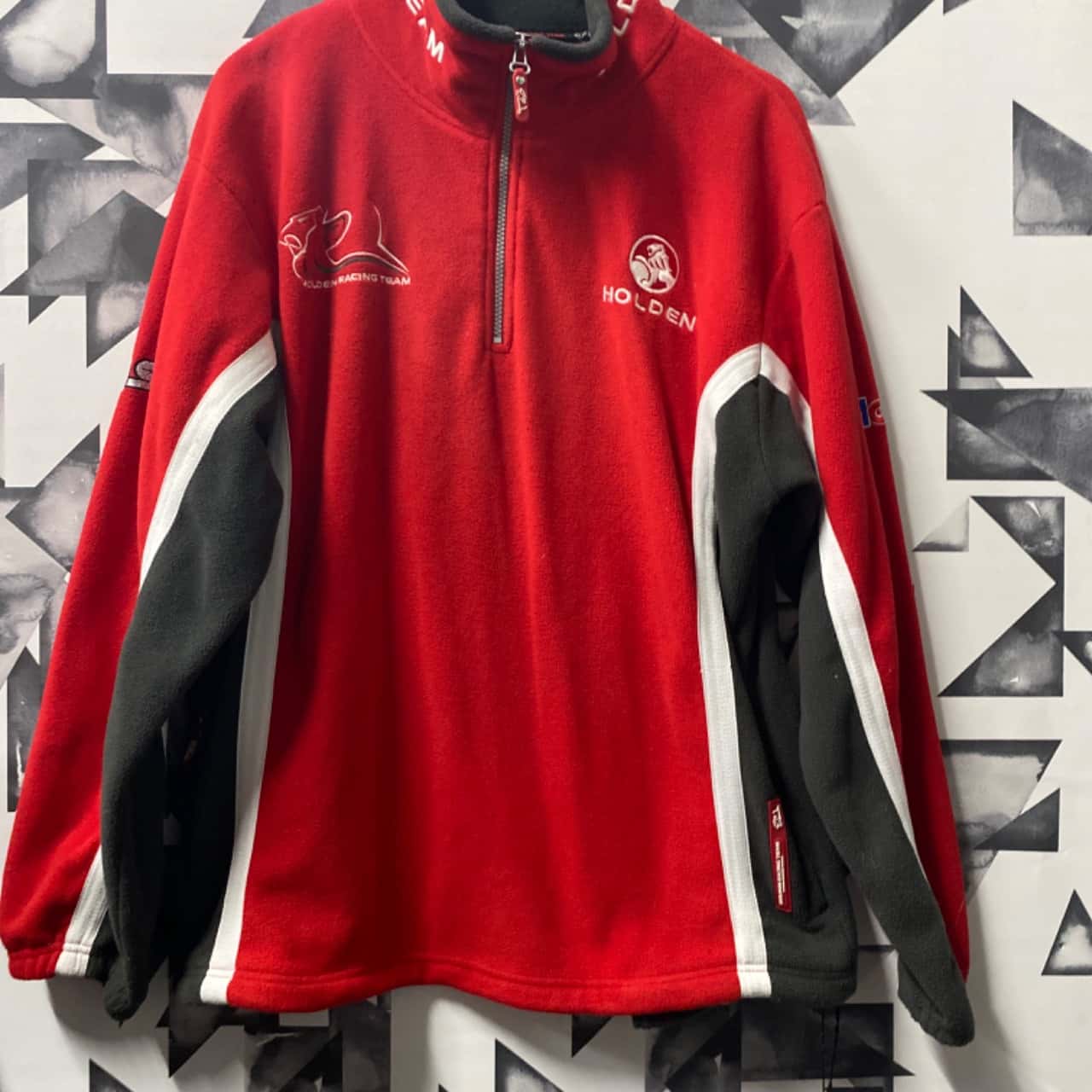 Holden Racing Team Size L Grey / Red / White. Jumper