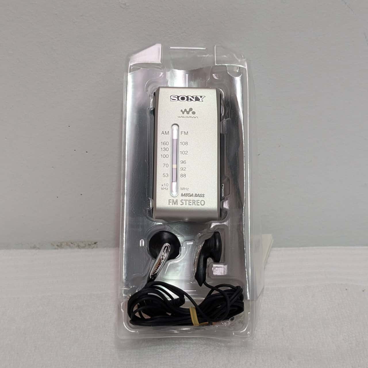 Sony SRF-S84 FM/AM Super Compact Radio Walkman - Untested(s)