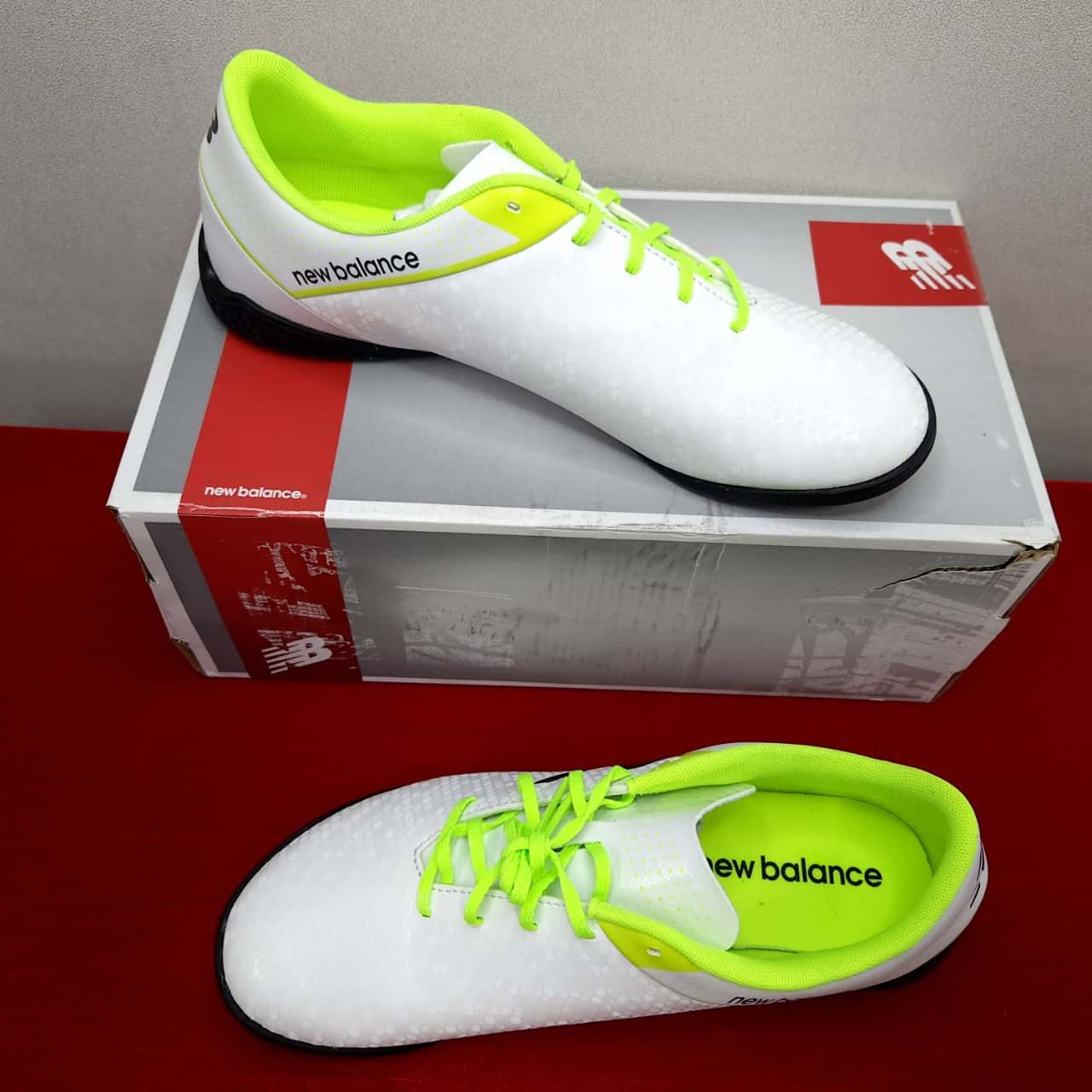 New Balance Mens Visaro Indoor Soccer Boots Size US8.5 White / Yellow (s)
