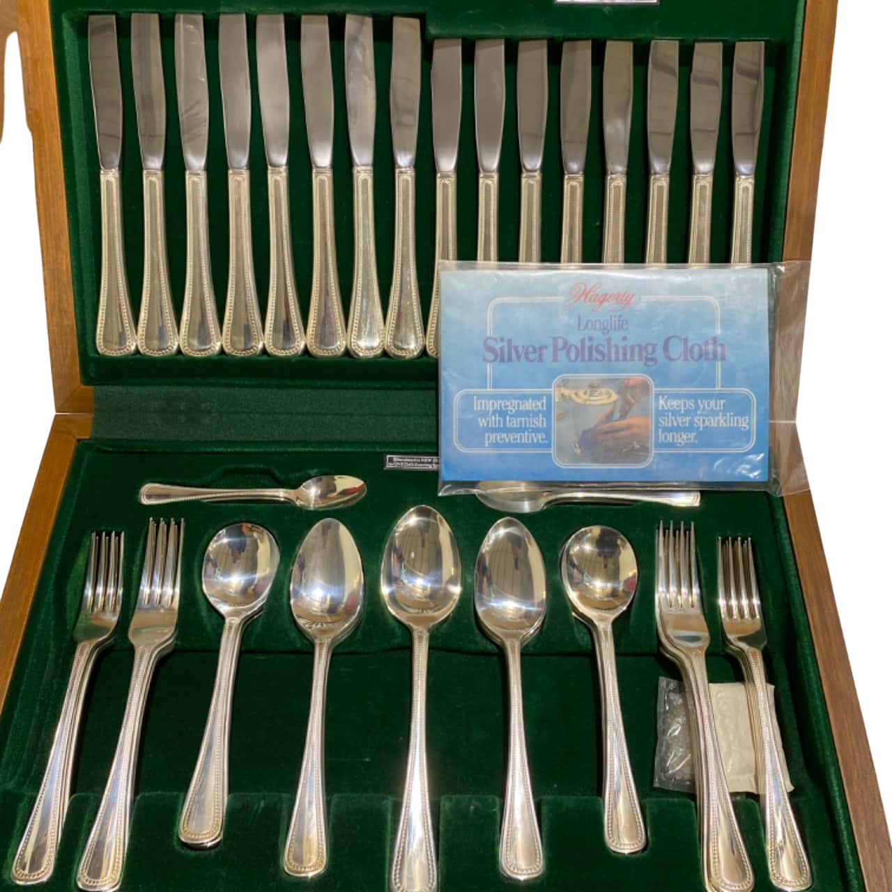 Oneida Silverware- Full set in box- (s)