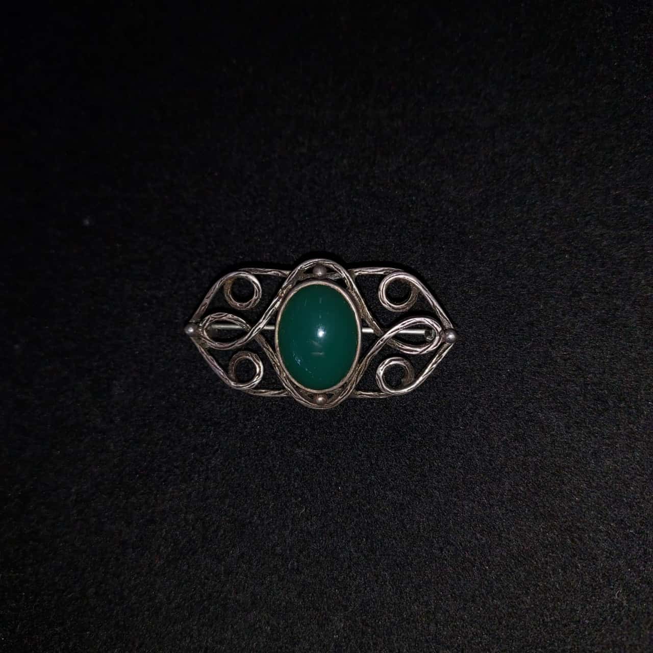 Silver 925 Hallmarked Brooch Green Stone Vintage Pin 8g Jewellery .925(s)