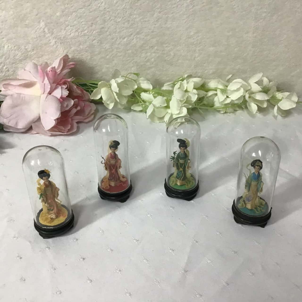 Vintage Set of 4 Miniature Oriental Geisha Girl in Glass Domes (s ...
