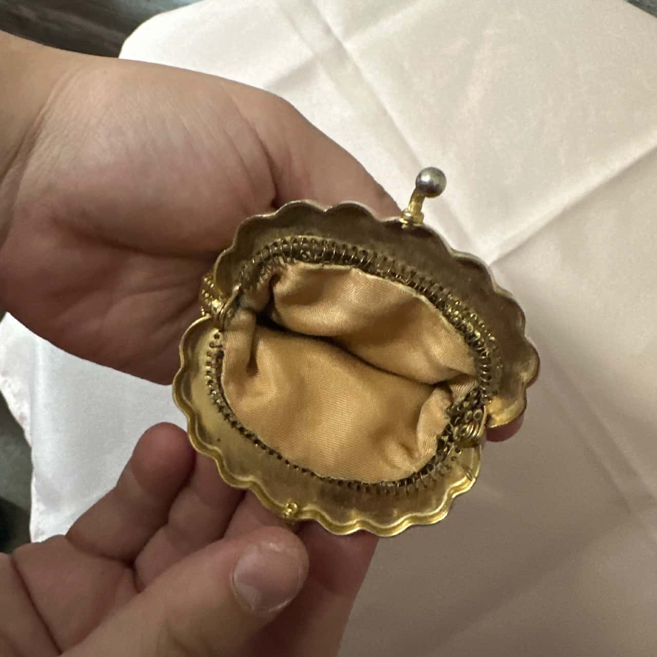 Glow mesh coin purse