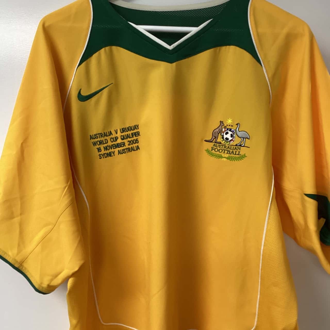 Nike Mens Size L Yellow Socceroos jersey(s)