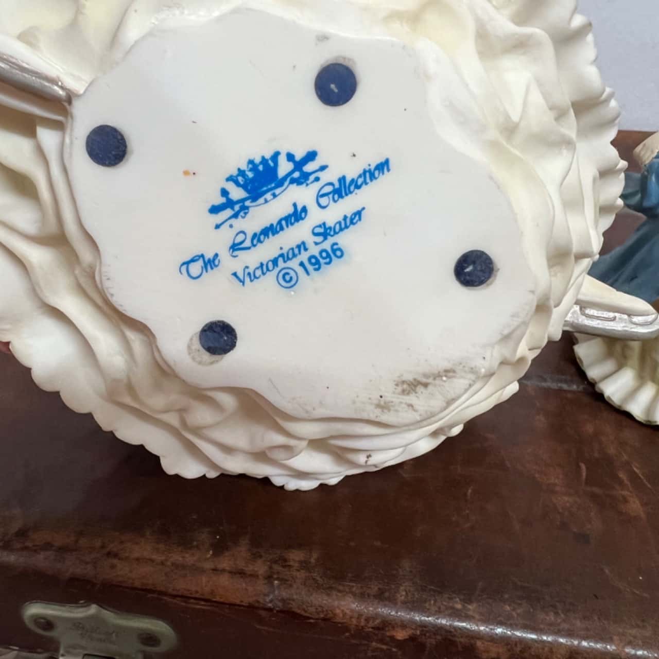 2 statues the Leonardo Collection 1996 & 1997