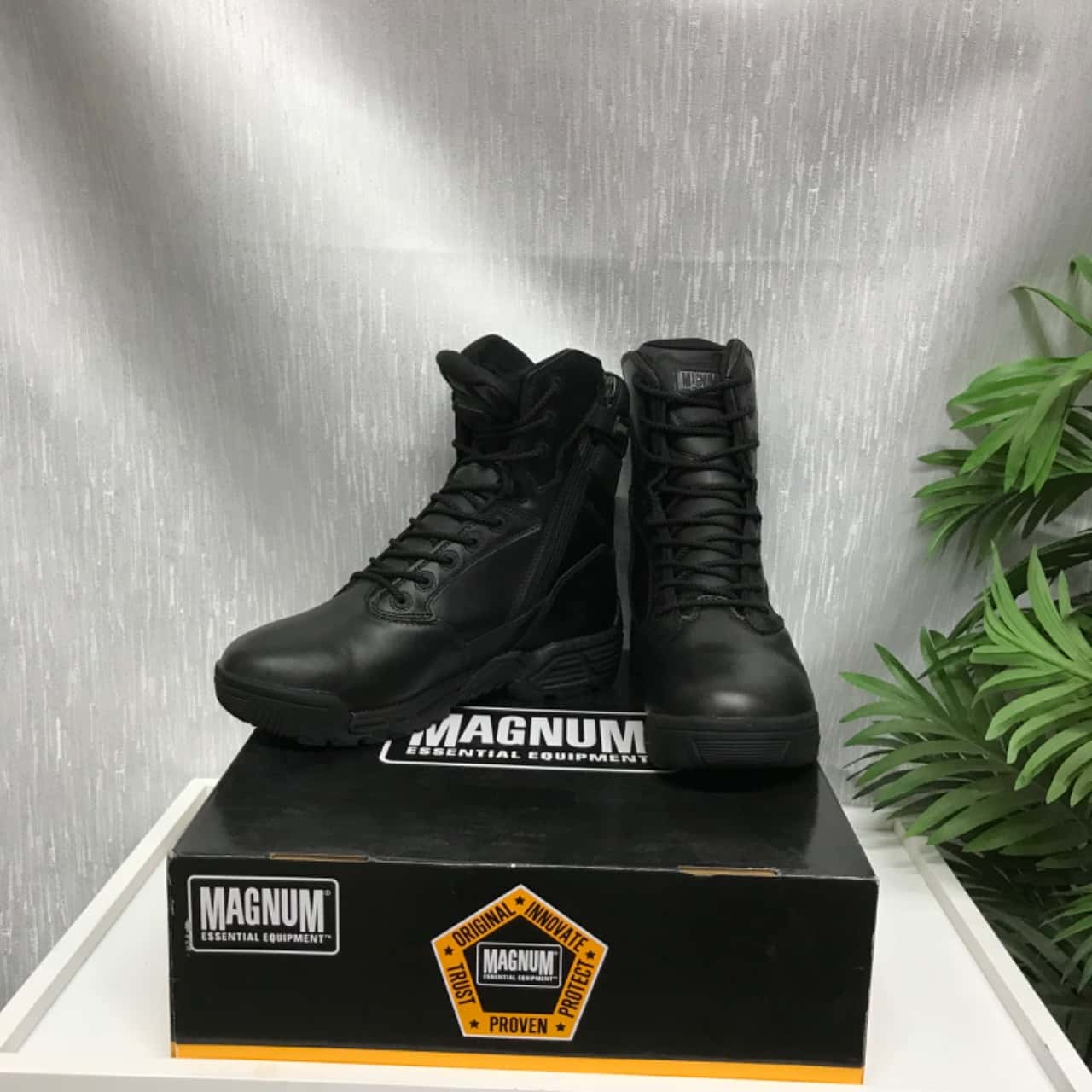 Brand New Magnum Shoes Size 10.5 (s)