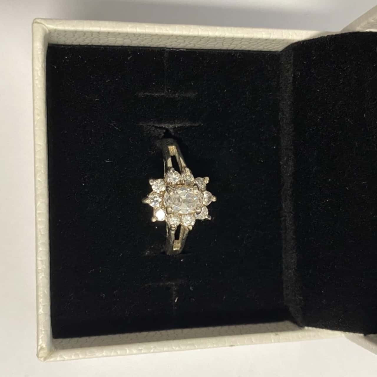 925 Womens Ring with White Stones(s)