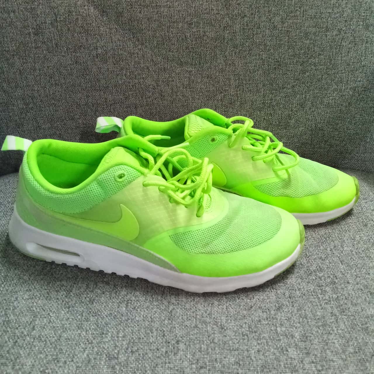 Ladies Green Nike Runners Size UK 5.5 UAN(s)