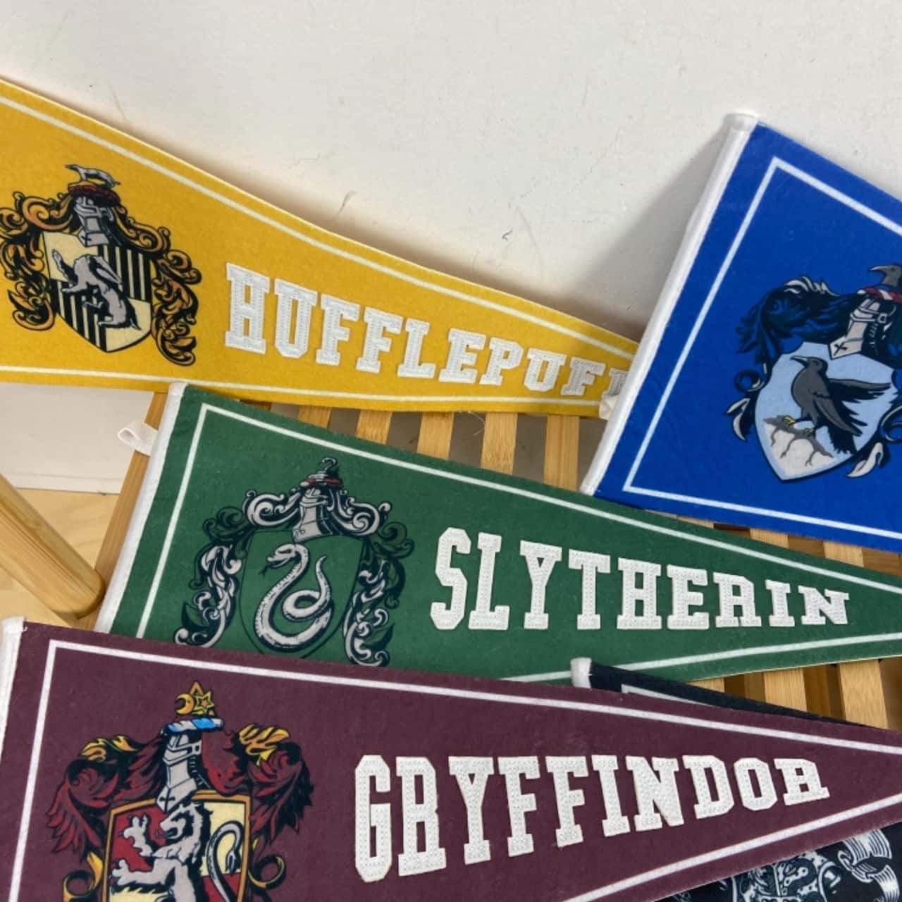 BNWT 5 Hogworts banners(s)
