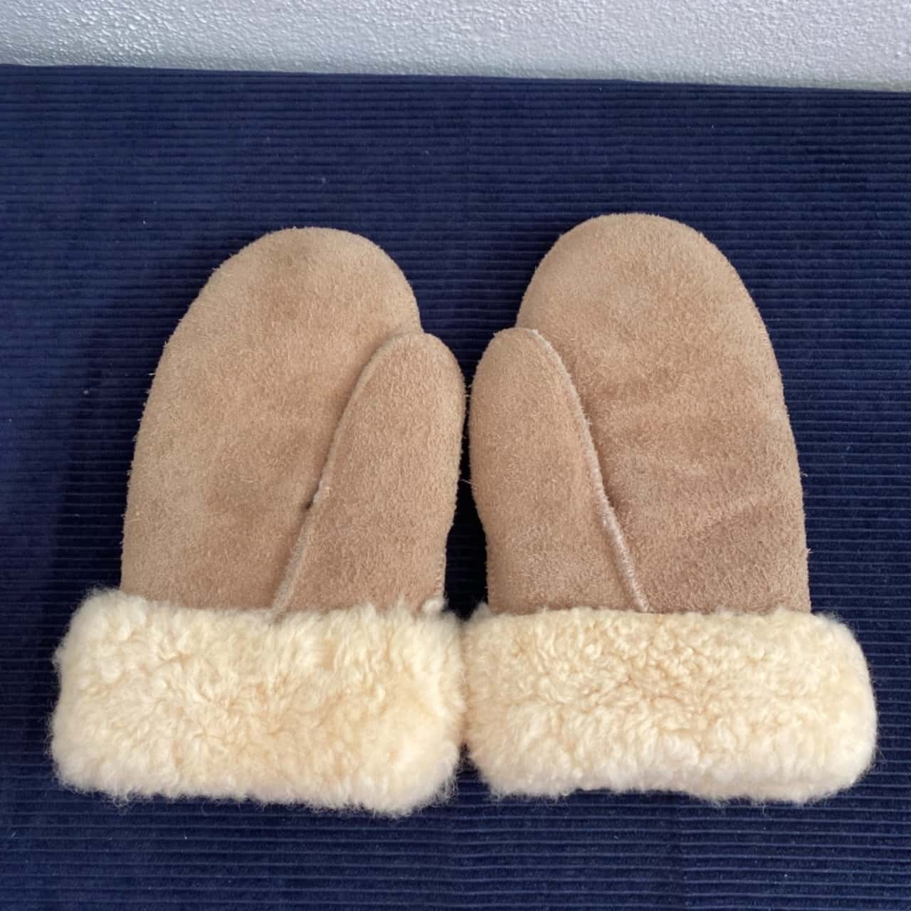 Tan fluffy mittens (s)