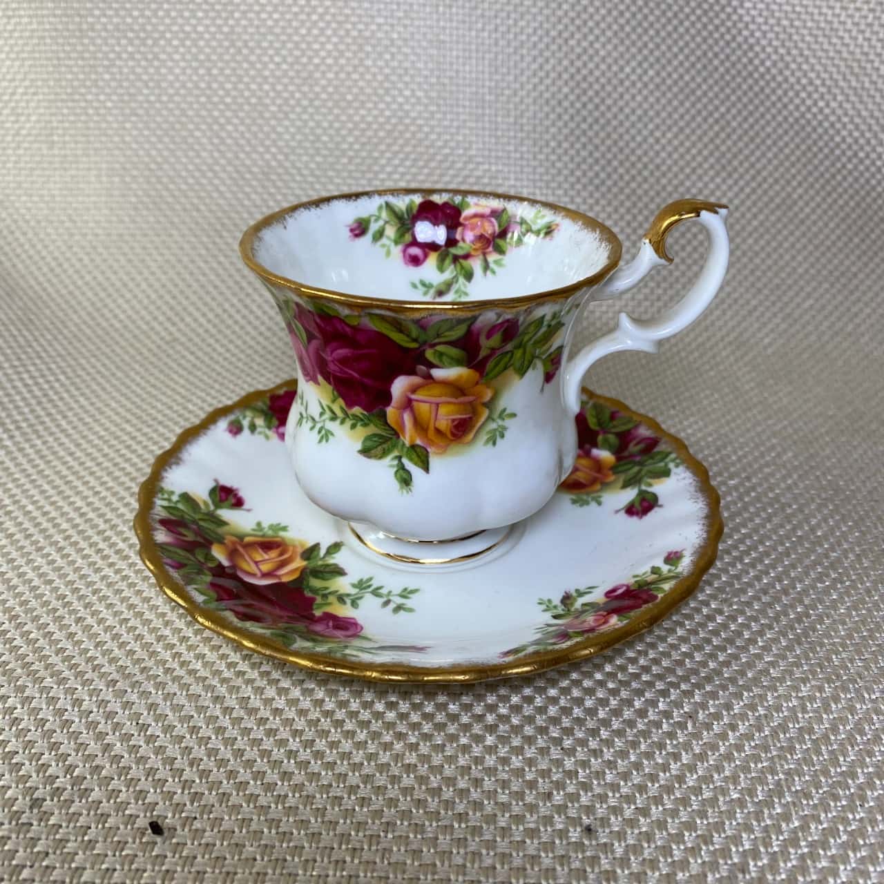 Roya Albert "Old Country Roses" Cup & Saucer ***Used but in very good ...