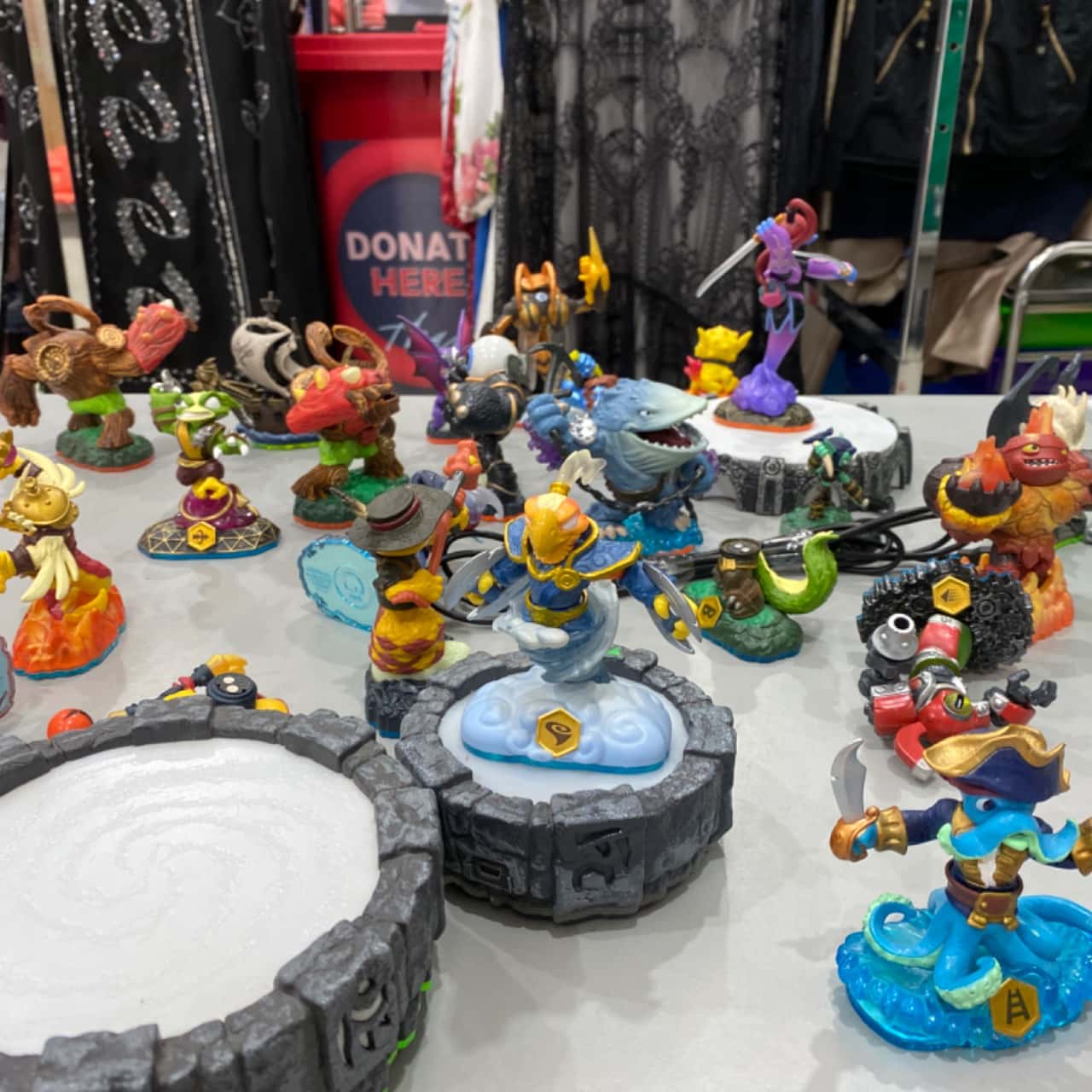 Set of Skylanders With 3 Portals