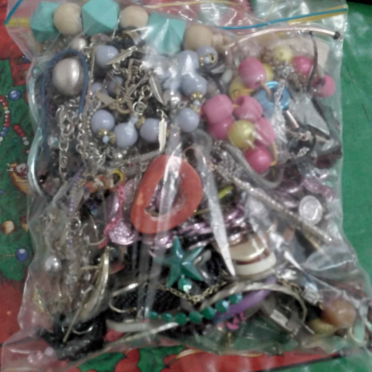 970g Crafters Costume Jewellery (s)