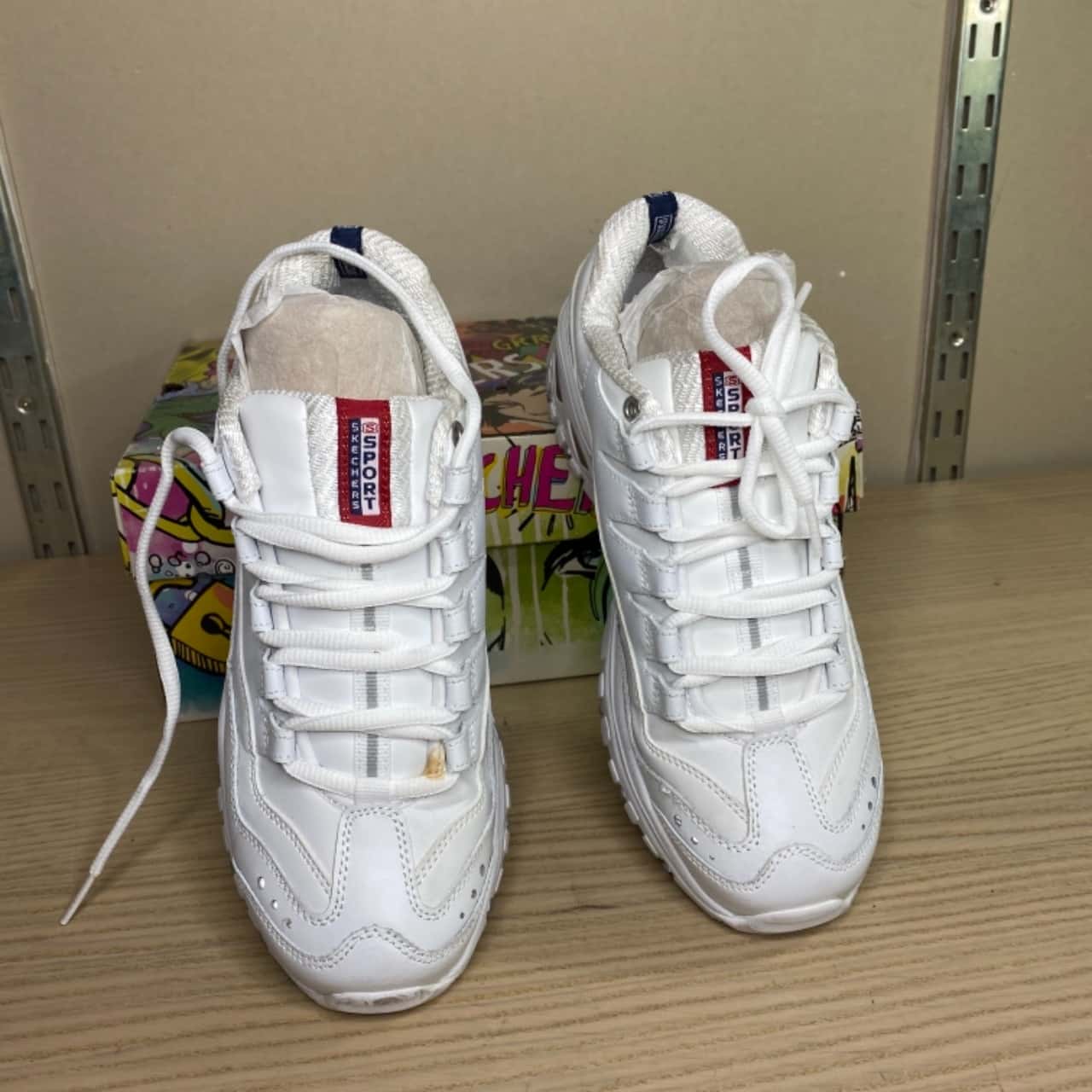 Skechers Womens Size 9 White Sneakers(s) - Used Good | Salvos Stores